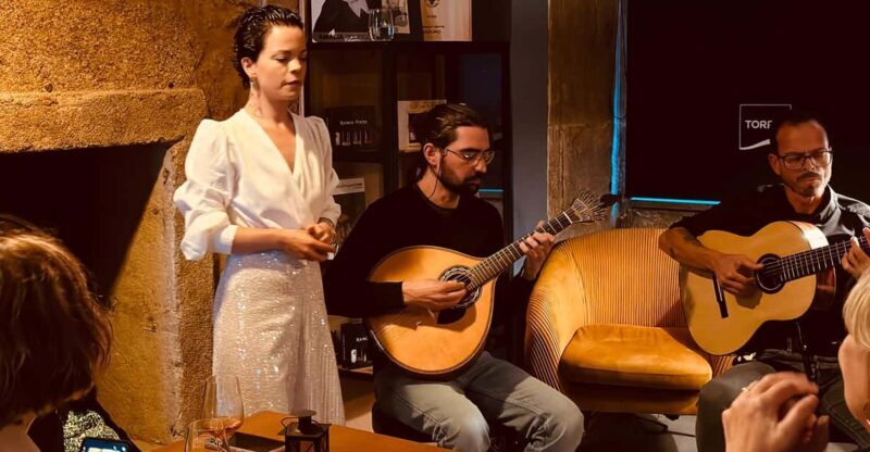 Porto: Traditional Fado Show with Welcome Drink - Key Points
