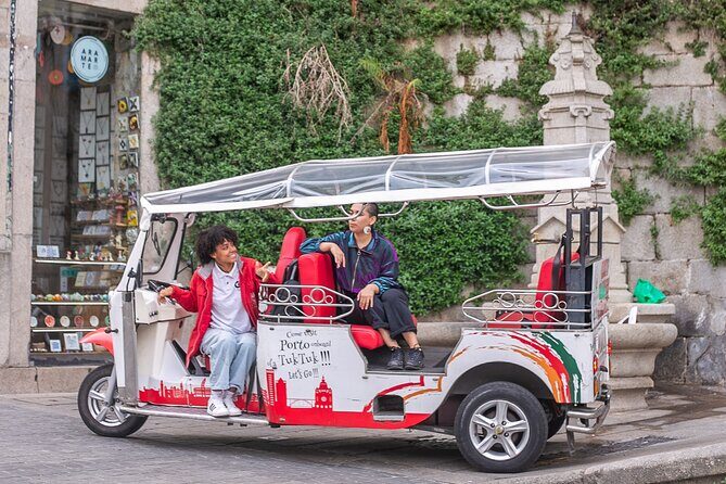 Porto: Tuk tuk vip guided tour - 1.30h - Who Should Consider This Tour?