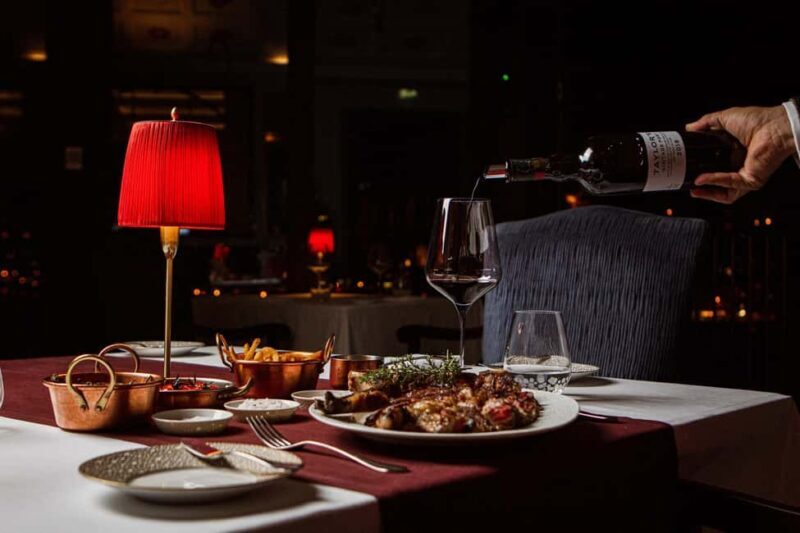 Porto: WOW Immersive Cabaret Dinner - FAQ