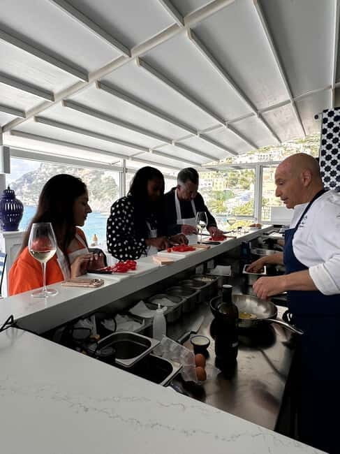 Positano: Cooking Class in the Rooftop of Rada Restaurant - Setting and Location