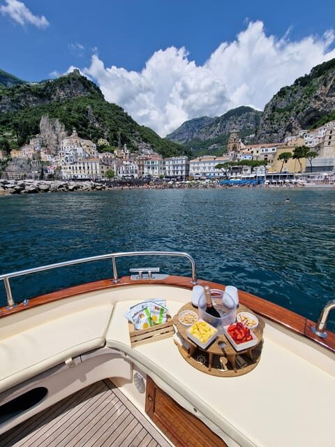 Positano: private boat tour along the Amalfi Coast - An In-Depth Look at the Private Amalfi Coast Boat Tour
