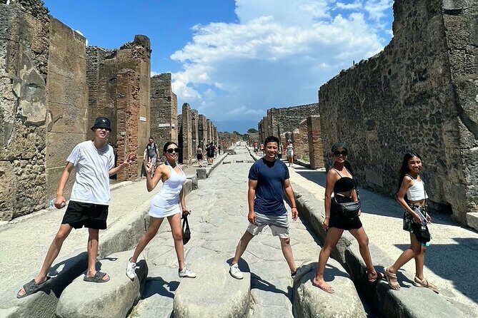 Positano Private Transfer from/to Naples with Pompeii Guided Tour - Authentic Experiences and Local Insights