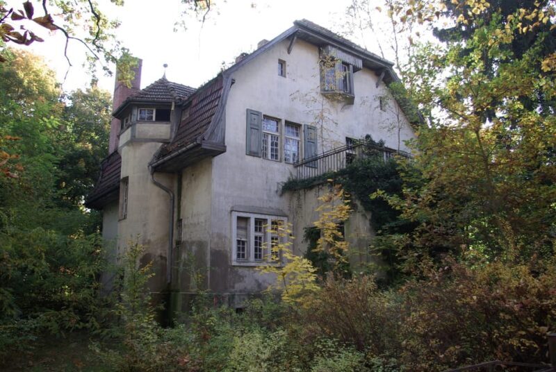 Potsdam-Babelsberg: 5-Hour-Tour "Film-History" by VW-Bus - FAQs