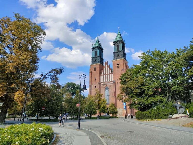 Pozna: Bike Tour of Top Highlights with a Local Guide - Explore Pozna on Two Wheels: A Guided Bike Tour
