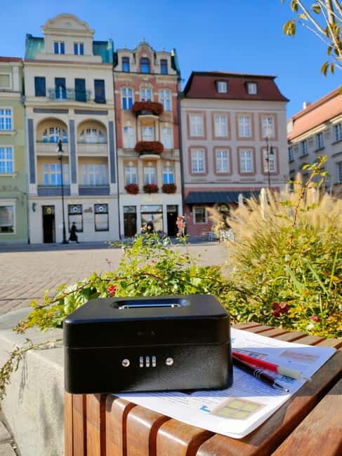 Pozna: Discover & Play  A Guided Tour with a City Game - Exploring Pozna: A City of Charm and Stories