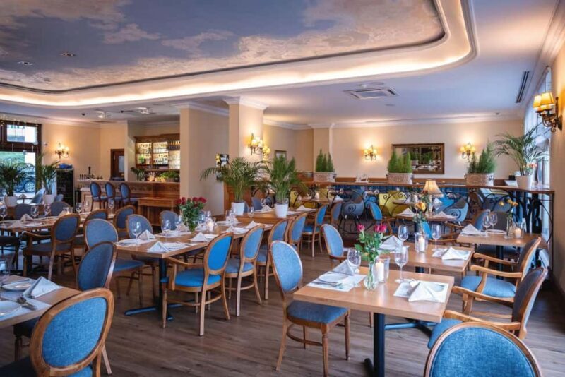 Pozna: Romantic Italian Dinner with Live Music and Wine - The Experience: A Detailed Look