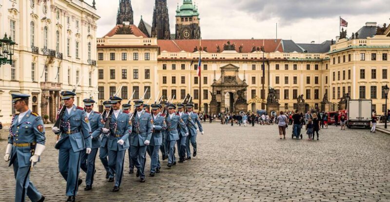 Prague: 1-Hour Castle Tour With Fast-GET Admission Ticket - What the Reviews Tell Us