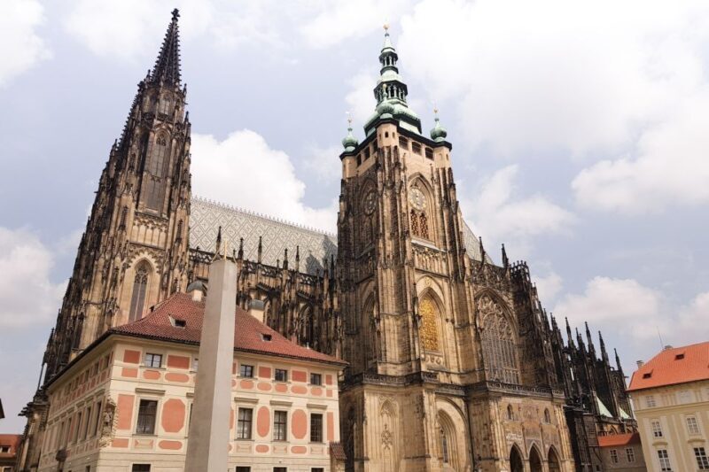 Prague: 1-Hour Castle Tour With Fast-GET Admission Ticket - Why This Tour Offers Great Value