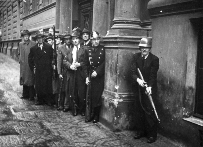 Prague: 3-Hours Wars & Totality Guided Walking Tour - The Experience of the Tour: Authentic Details and Personal Narratives