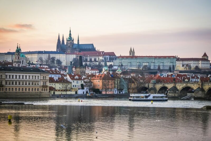 Prague: 50-Minute Sightseeing Evening Cruise - Audio Guide and Educational Content