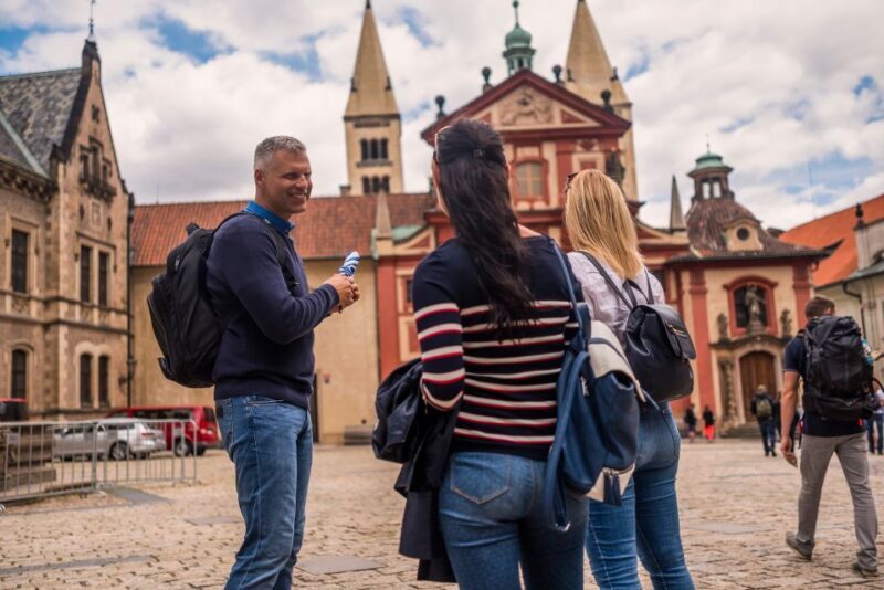 Prague: 6-Hour Tour with River Boat Cruise and Lunch - What Past Travelers Say