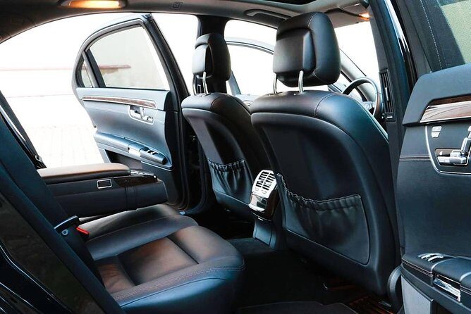 Prague airport luxury transfer by a Mercedes Benz S class - Key Points