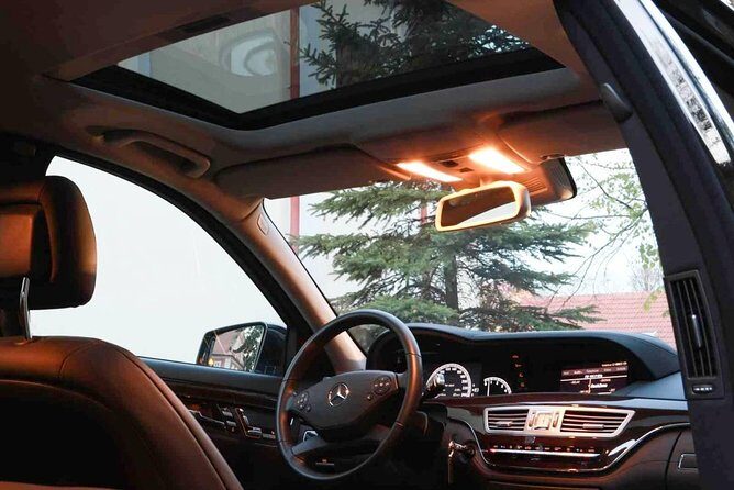 Prague airport luxury transfer by a Mercedes Benz S class - Why Choose This Prague Airport Transfer?