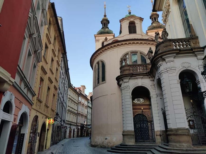 Prague: Before the Crowd Sunrise Tour & Breakfast - Josefov and the Jewish Quarter