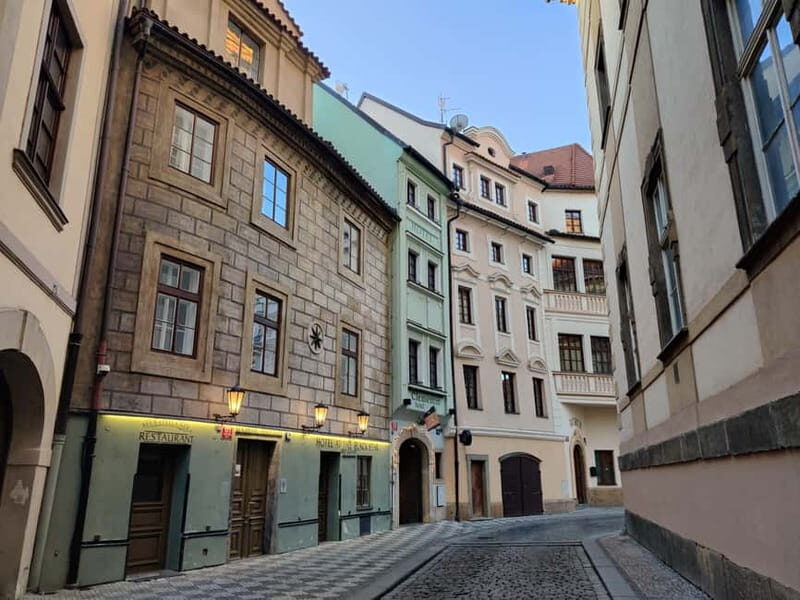 Prague: Before the Crowd Sunrise Tour & Breakfast - A Local Czech Breakfast