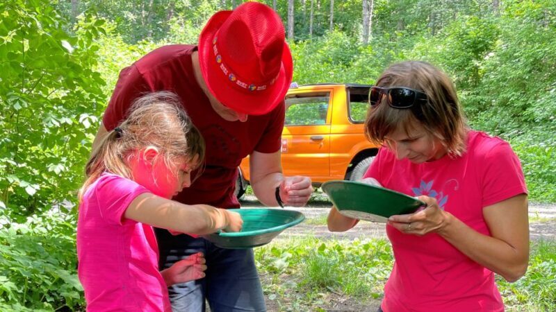 Prague: Bohemian Uplands Garnet Panning&Animal Farm 4WD Tour - Authentic Farm Visit & Cheese Tasting