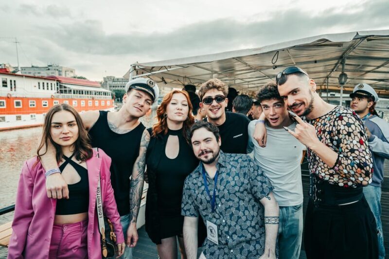 Prague: Booze Cruise with Open Bar and Duplex Entry - Key Points