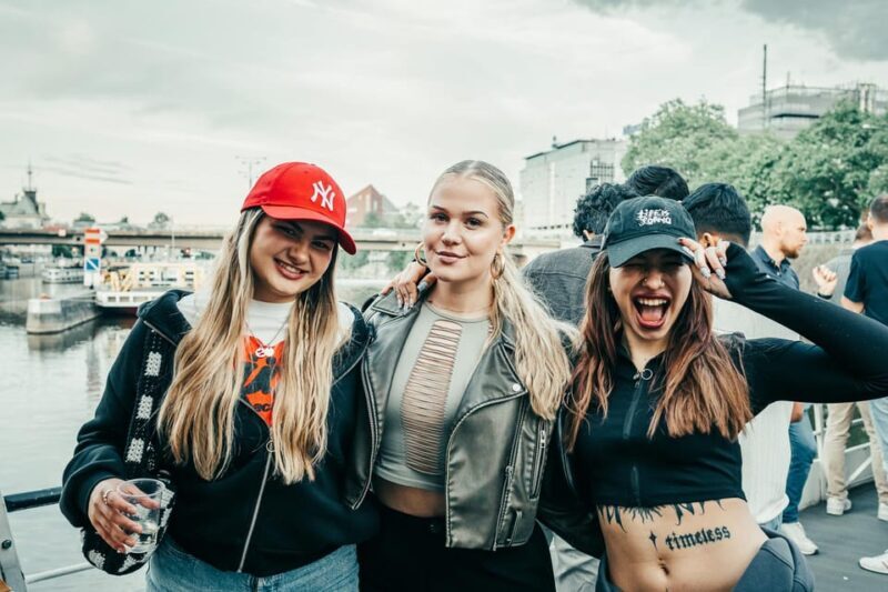 Prague: Booze Cruise with Open Bar and Duplex Entry - Setting the Scene: What You Can Expect