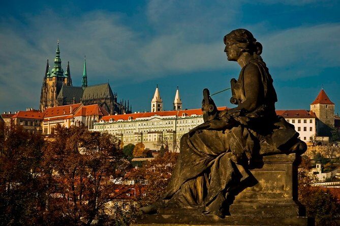 Prague Castle And Castle Grounds Walking Tour in french - Key Points