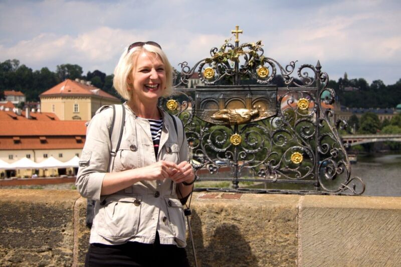 Prague: Castle and Jewish Quarter Tour - Key Points