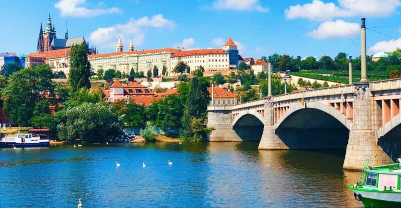 PRAGUE CASTLE: PRIVATE FAIRYTALE WALKING TOUR - Key Points