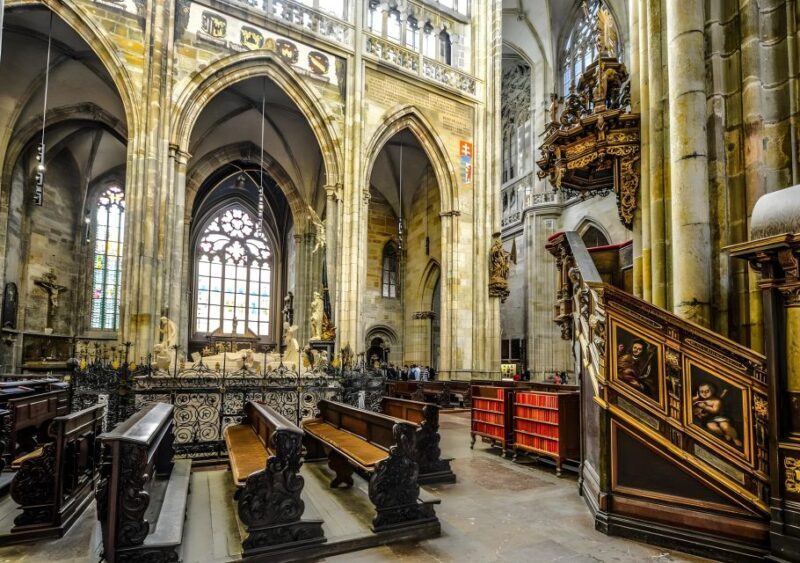 Prague Castle: Royal Palace, Cathedral, and Golden Lane Tour - Insights from Reviews