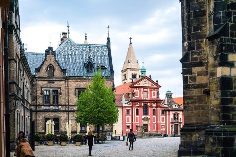 Prague Castle Walking Tour with Live Guide - A Walk Through the World’s Largest Castle