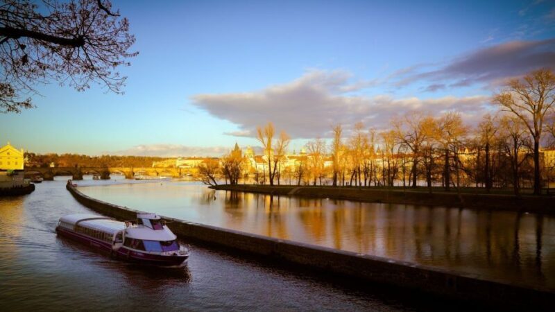 Prague: Evening Vltava River Eco Cruise with Prosecco - Highlights and Notable Sights