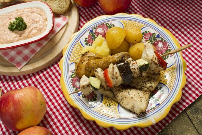 Prague: Folkloric Dinner Show with Unlimited Drinks - Who Should Consider This Tour?