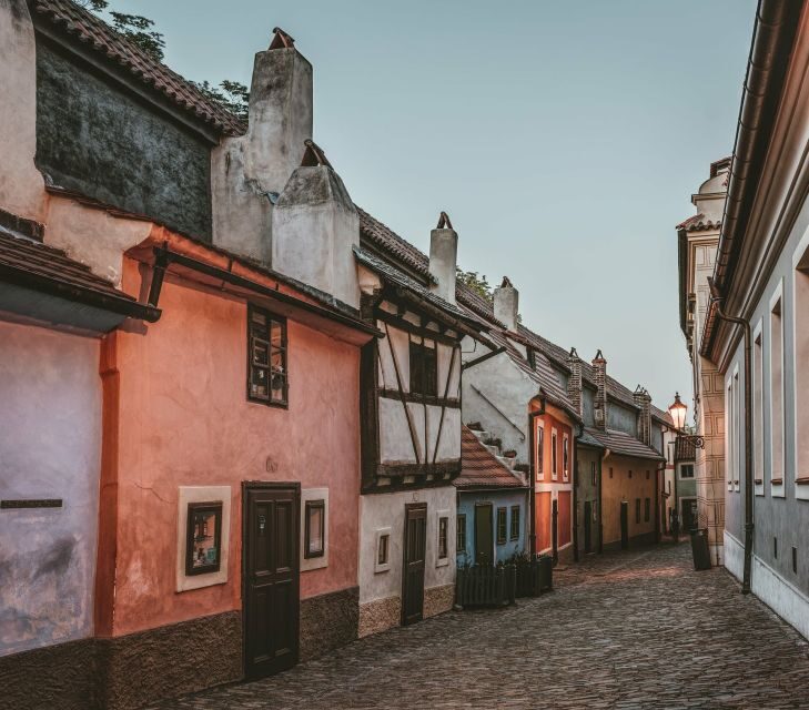 Prague: Full-Day Sightseeing Tour with Cruise and Lunch - Key Points