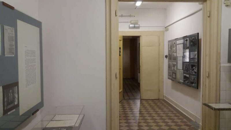 Prague: Gestapo Headquarters Tour in Spanish - Key Points