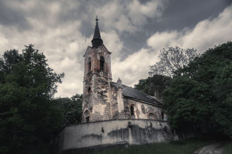 Prague: Ghost Walking Tour - The Guide: Knowledge and Performance