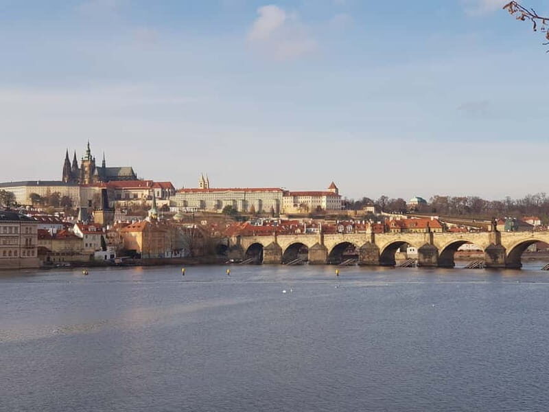 Prague Grand 2,5 hour + 2 hour exterior walking tour - Key Points