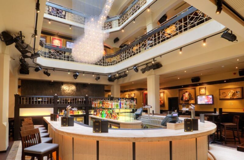 Prague: Hard Rock Cafe with Set Menu for Lunch or Dinner - Who Should Book This Experience?