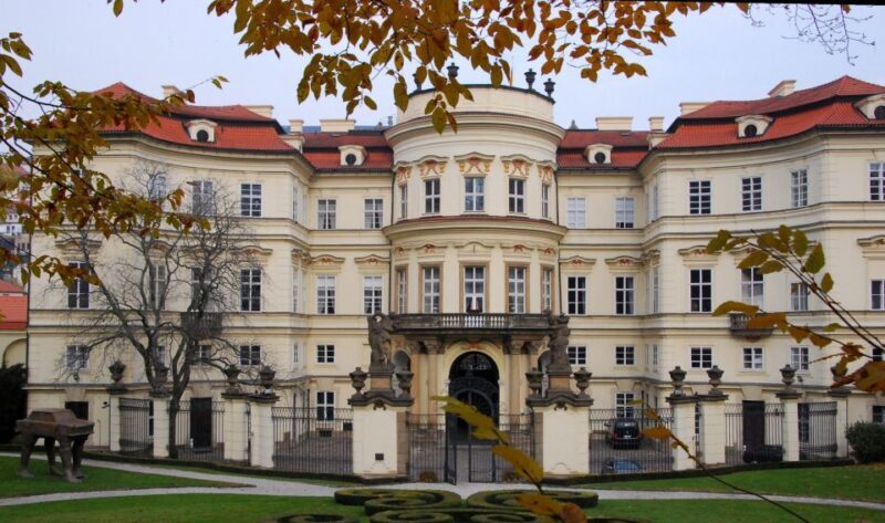 Prague: Highlights Walking Tour to the German embassy 1989 - Key Points