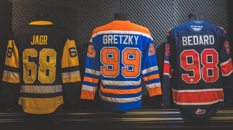 Prague: Hockey Cards Museum and NHL VR Experience Ticket - Key Points