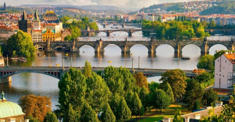 Prague: Insta-Perfect Walk with a Local - Unpacking the Experience: What You Can Expect