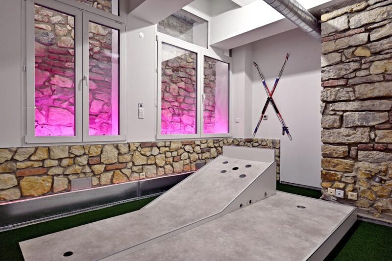 Prague: Mazemania Miniature Golf Experience - FAQs