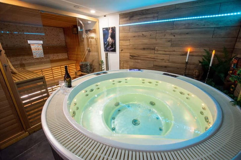 Prague: Modern Private Spa with Jacuzzi and Sauna - Location and Accessibility