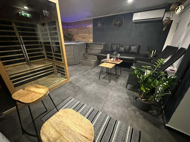 Prague: Modern Private Spa with Jacuzzi and Sauna - The Practical Side: How It Works