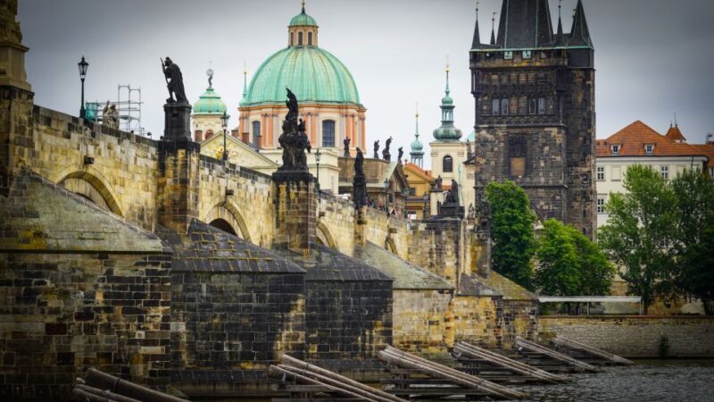 Prague: Old Town Highlights & Hidden Gems Guided Tour - Who Should Take This Tour?