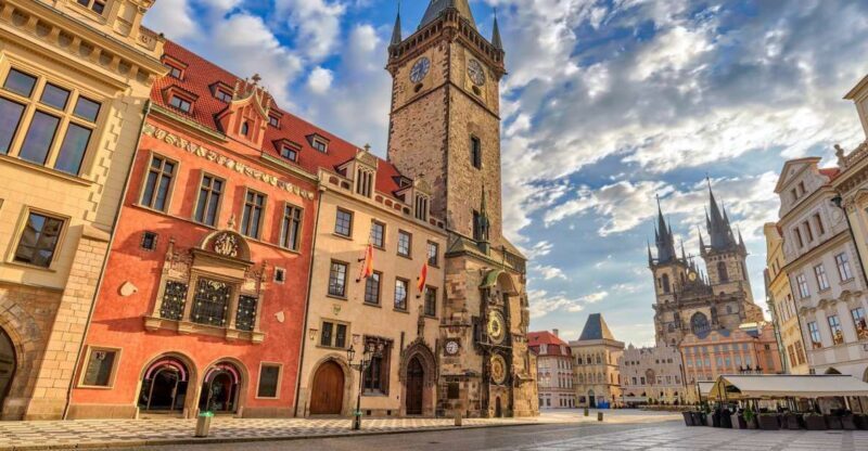 Prague: Old Town, Jewish Quarter & Astro Clock Walking Tour - Key Points