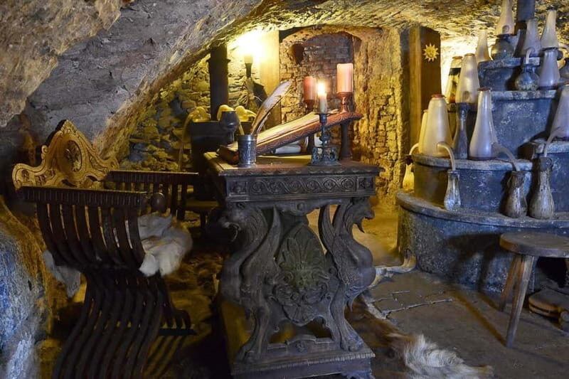 Prague Old Town, Underground and House of Alchemy Tour - Authenticity and Atmosphere