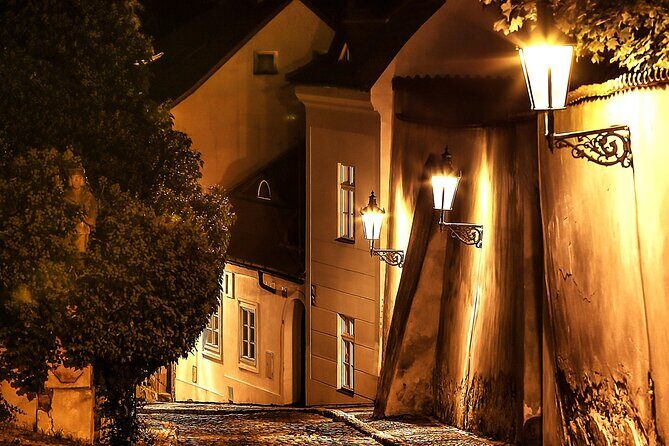 Prague Photoshoot for Couples, Betrothed, Family & Friends - Experience Quality and Practicalities