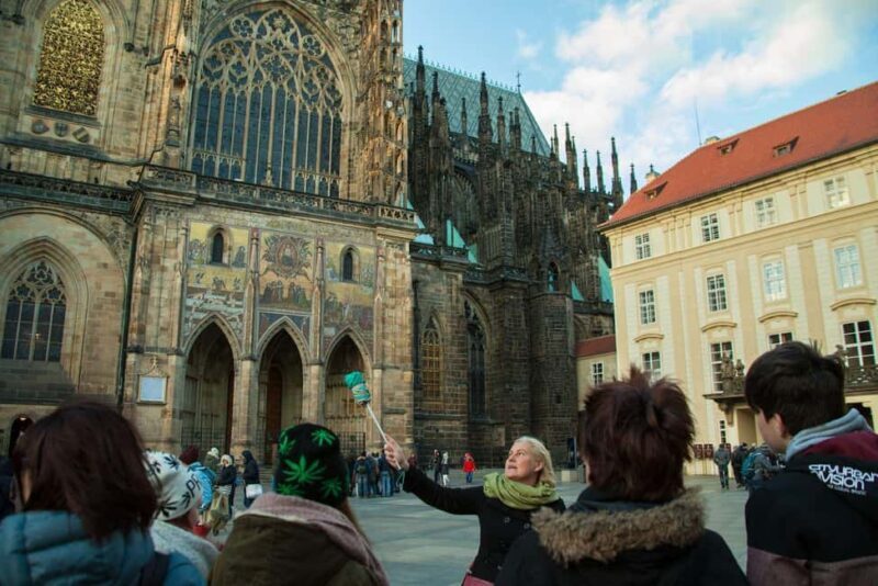 Prague: Prague Castle Tour without interiors in German - What the Reviews Say