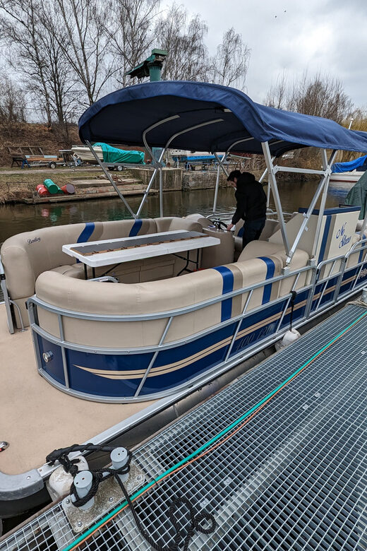 Prague: Private Pontoon Sightseeing Cruise with Prosecco - FAQ