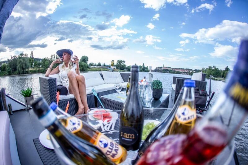 Prague: Private River Cruise with Unlimited Beer or Prosecco - FAQ