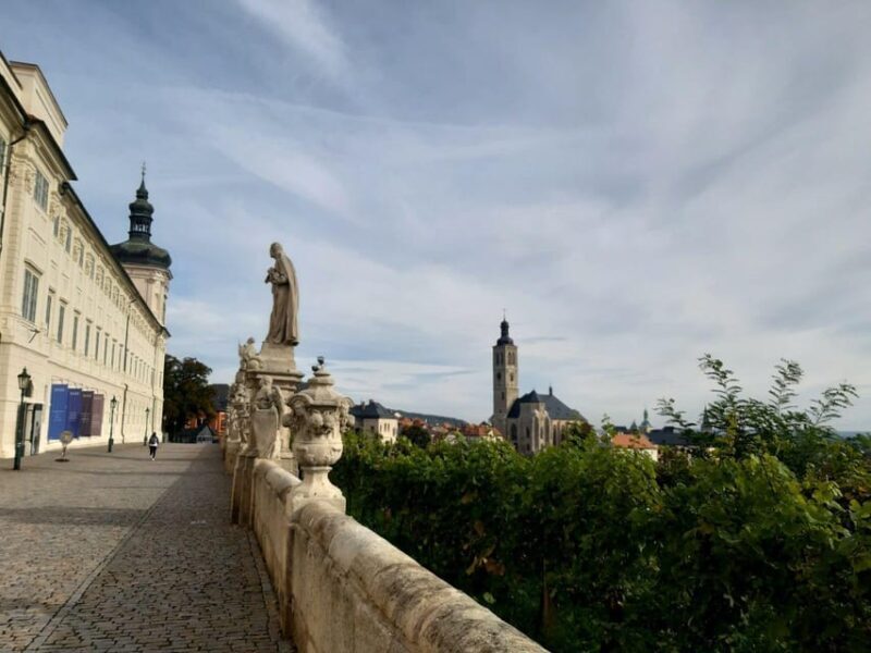 Prague: Private tour to Kutna Hora and Bone church - Transportation and Timing