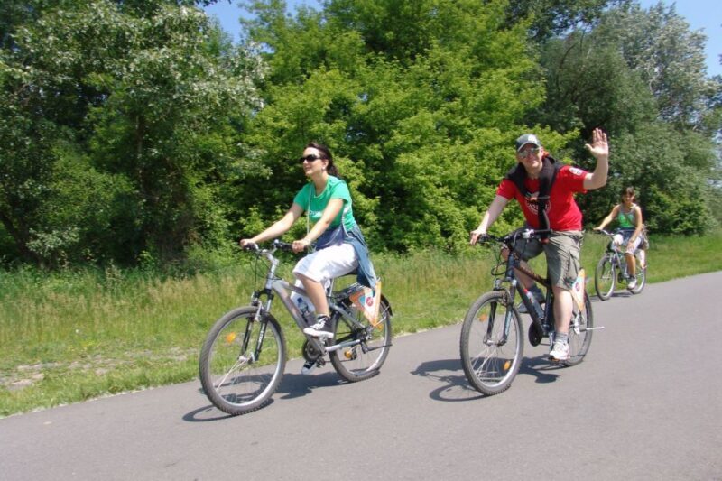 Prague: River & Park Bike Tour to Troja Chateau - A Scenic Ride with Insider Insights