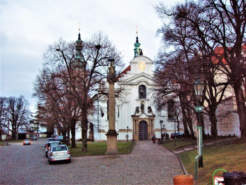 Prague: Tailored Sightseeing Tour in French - Who Should Consider This Tour